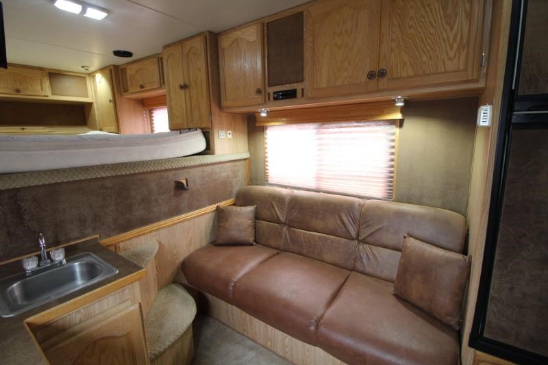 2004 Charmac Reduced $3400 Charmac Xpress LQ 4 Horse - Sofa - L