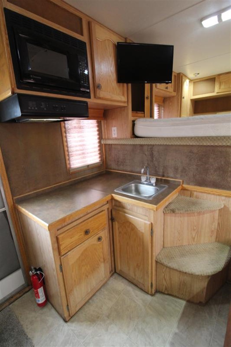 2004 Charmac Reduced $3400 Charmac Xpress LQ 4 Horse - Sofa - L