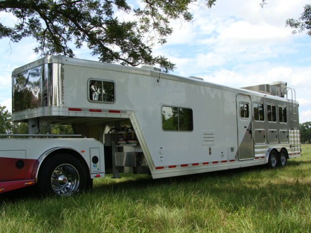 2014 FEATHERLITE 8581 4-Horse LQ