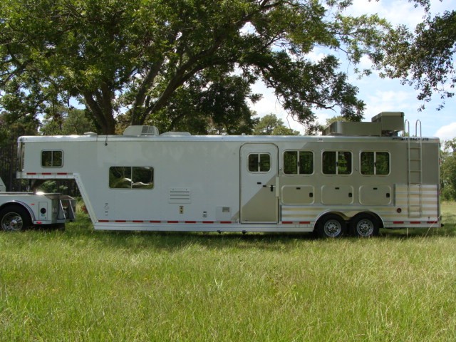 2014 FEATHERLITE 8581 4-Horse LQ