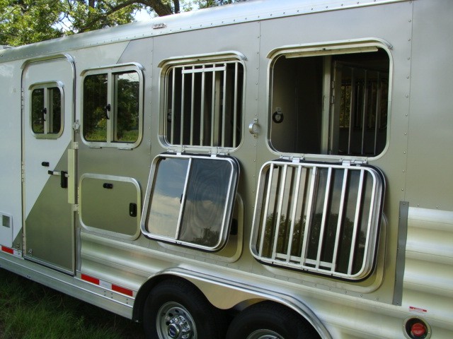 2014 FEATHERLITE 8581 4-Horse LQ