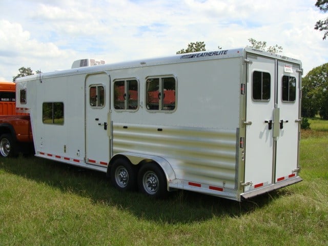 2014 FEATHERLITE 8541-703H Sierra 8'5" SW Living Quarters