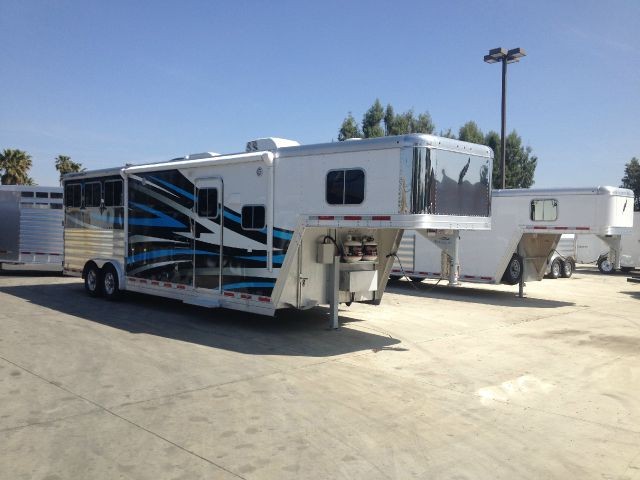 2014 Featherlite Custom 3 H LQ 8581