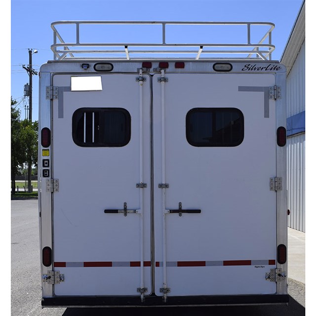 2004 Silverlite 4-Horse with LQ and MT w/Fold down bunks