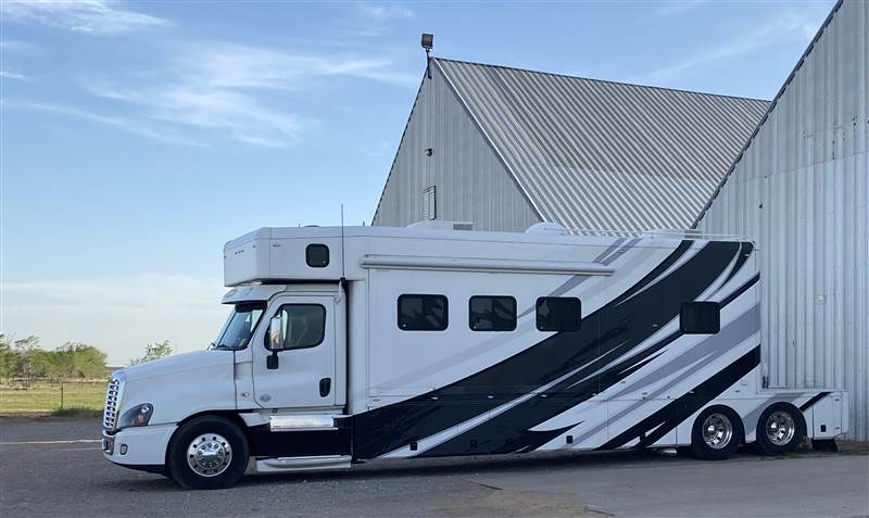 2014 ShowHauler Freightliner Cascadia
